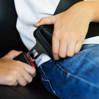 Eigen schuld onjuist dragen veiligheidsgordel en lachgas